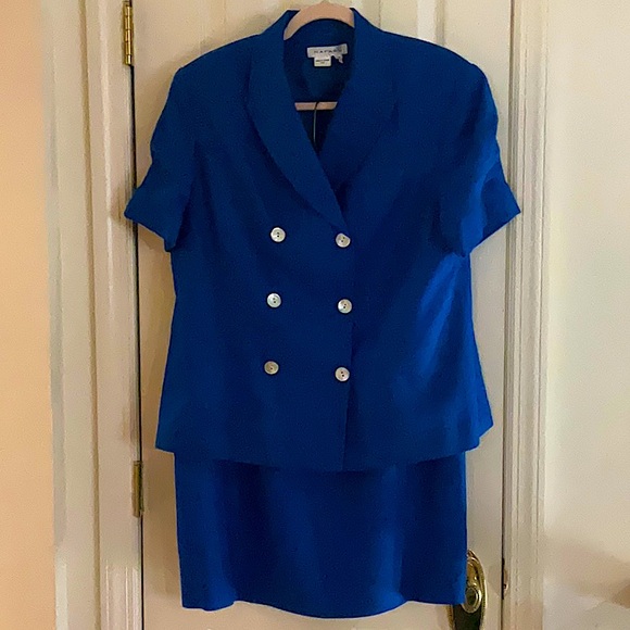 RAFAEL | Skirts | Womens 2 Piece Short Sleeve Suit Size 6 | Poshmark